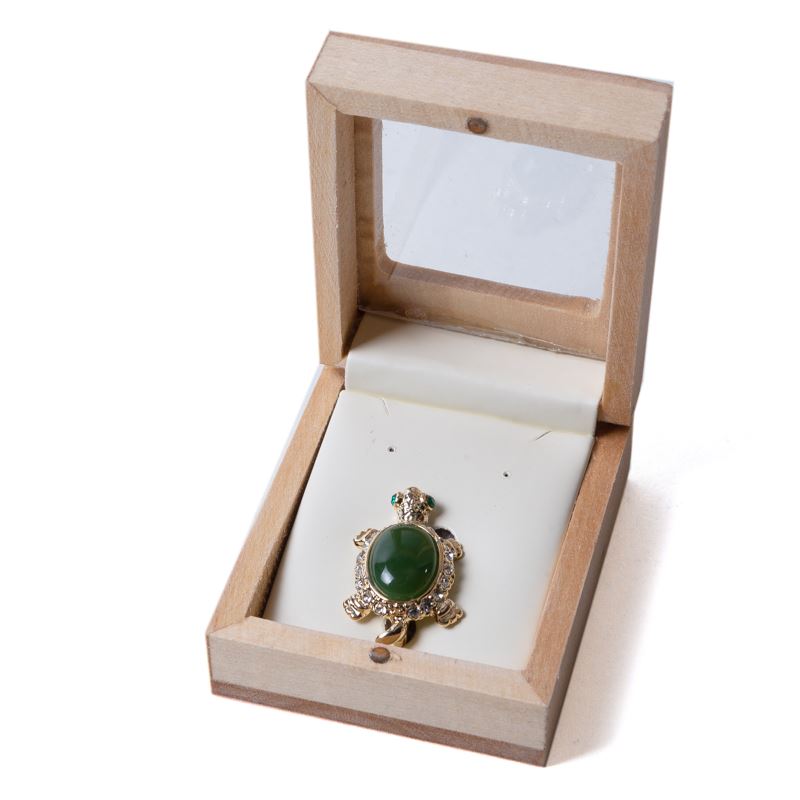 Canadian Jade - Turtle Brooch – UCANADA